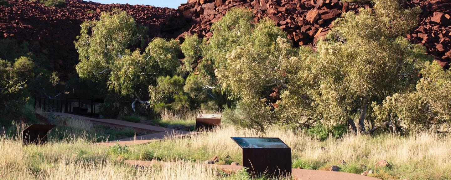 Murujuga - Nganjarli walk trail | WAnderland | Western Australian Museum