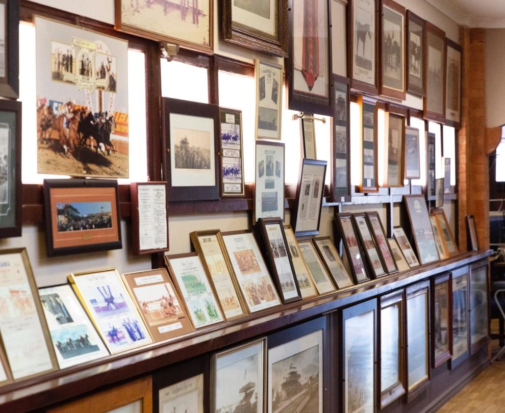Ray Oates bookmaker bag | WAnderland | Western Australian Museum